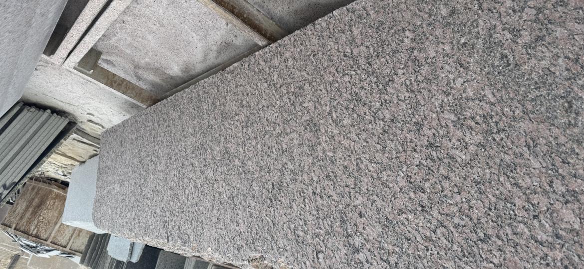 Red Aswan granite in flamed finish